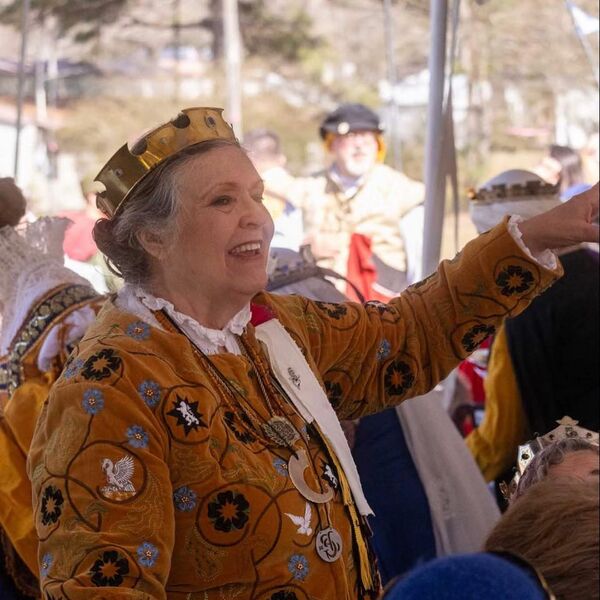 File:Tessa of the Gardens - Photo by Elen verch Phelip.jpg - Ansteorra ...